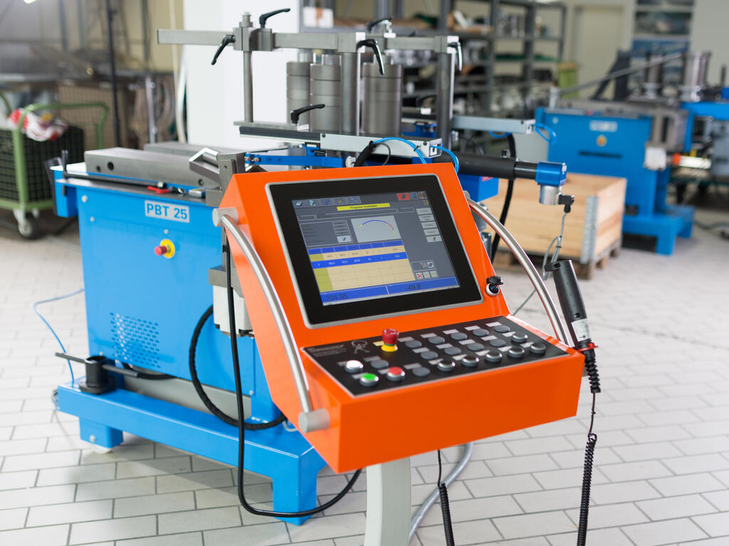 PC400 - PBT's profile bending machine control system