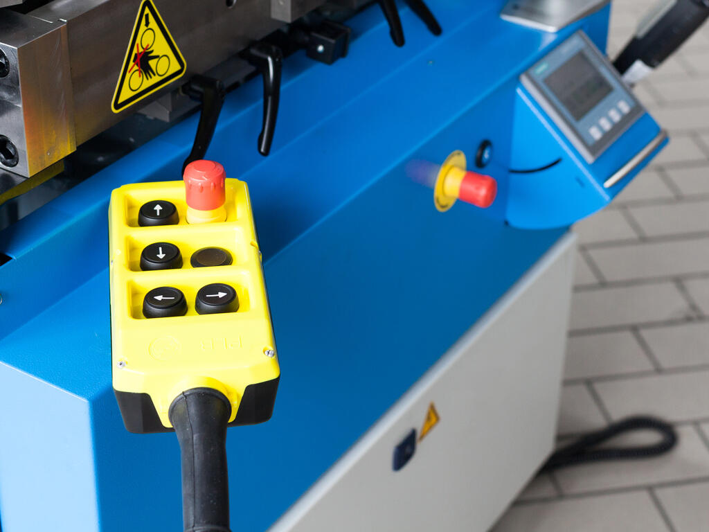 Profile bending machine manual control system